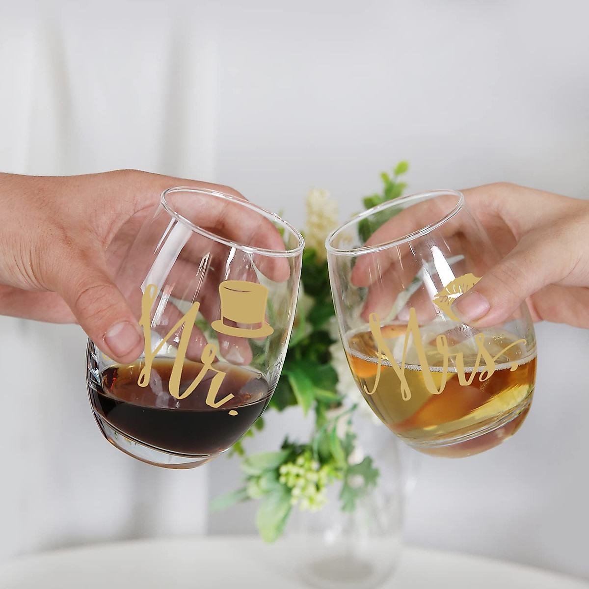 Jogskeor Mr and Mrs Wine Glasses, Stemless Wine Glasses 15oz, Wedding Anniversary Valentine's Day Engagement Birthday Christmas Gift for Bride and Groom, Couples, Mr Mrs