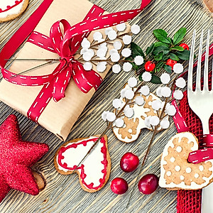 Sggvecsy 30 Pack Snow Frosted Artificial White Berry Stems 8.9inch Snowy Christmas Red Spray Picks Holly Berry Branches for Christmas Tree Decoration DIY Crafts Xmas Ornaments Home Decor (White)