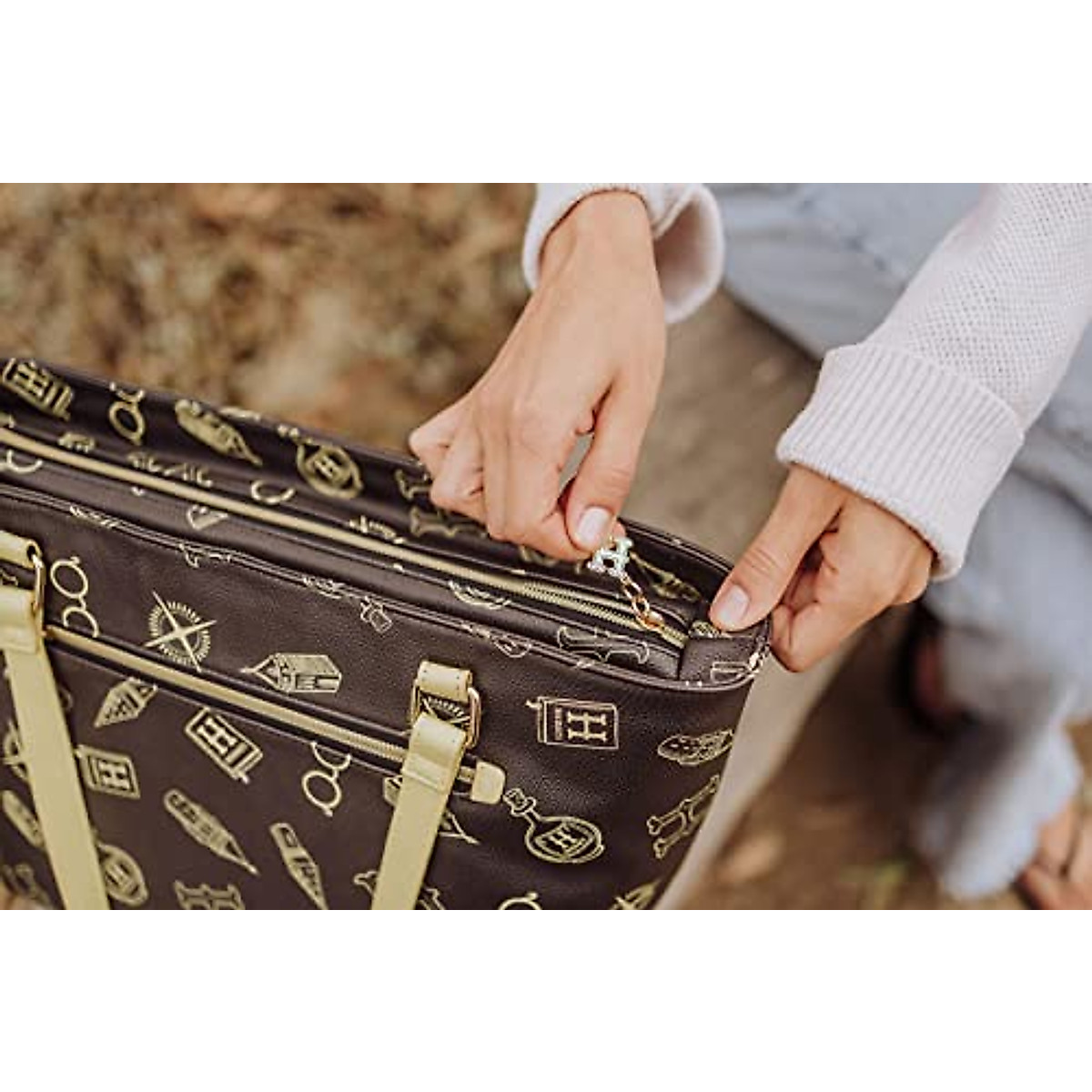 PICNIC TIME Harry Potter Hogwarts Uptown Cooler Tote Bag, Insulated Purse Lunch Bag for Her, Stylish Beach Bag Soft Cooler, (Black with Gold Accents), 14.37 x 7.28 x 10.63