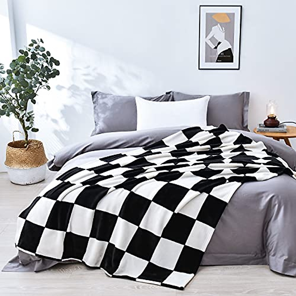 Vessia Large Flannel Fleece Plush Blanket Throw Size(50"x70") - Black and White Checker Lightweight Blanket - 300GSM Soft Cozy Comfy Microfiber Checkboard Blanket for Sofa,Couch,Bed,Chair