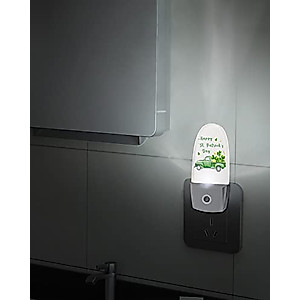 RisQiten St. Patrick's Day Night Light, LED Plug in Night Light, Green Truck and Lucky Clover Gold Night Lights with Dusk to Dawn Sensor Decorative Kids/Adults Nightlight for Bedroom Bathroom