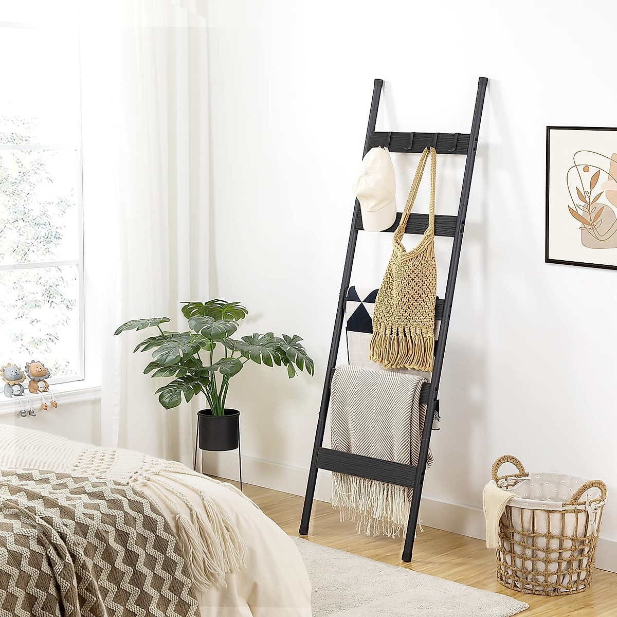 HOOBRO Blanket Ladder, 5-Tier Towel Rack with Hooks, Wall-Leaning Blanket Rack, Decorative Display Ladder Shelf, Scarves, Industrial, Living Room, Bedroom, Black BB52CJ01