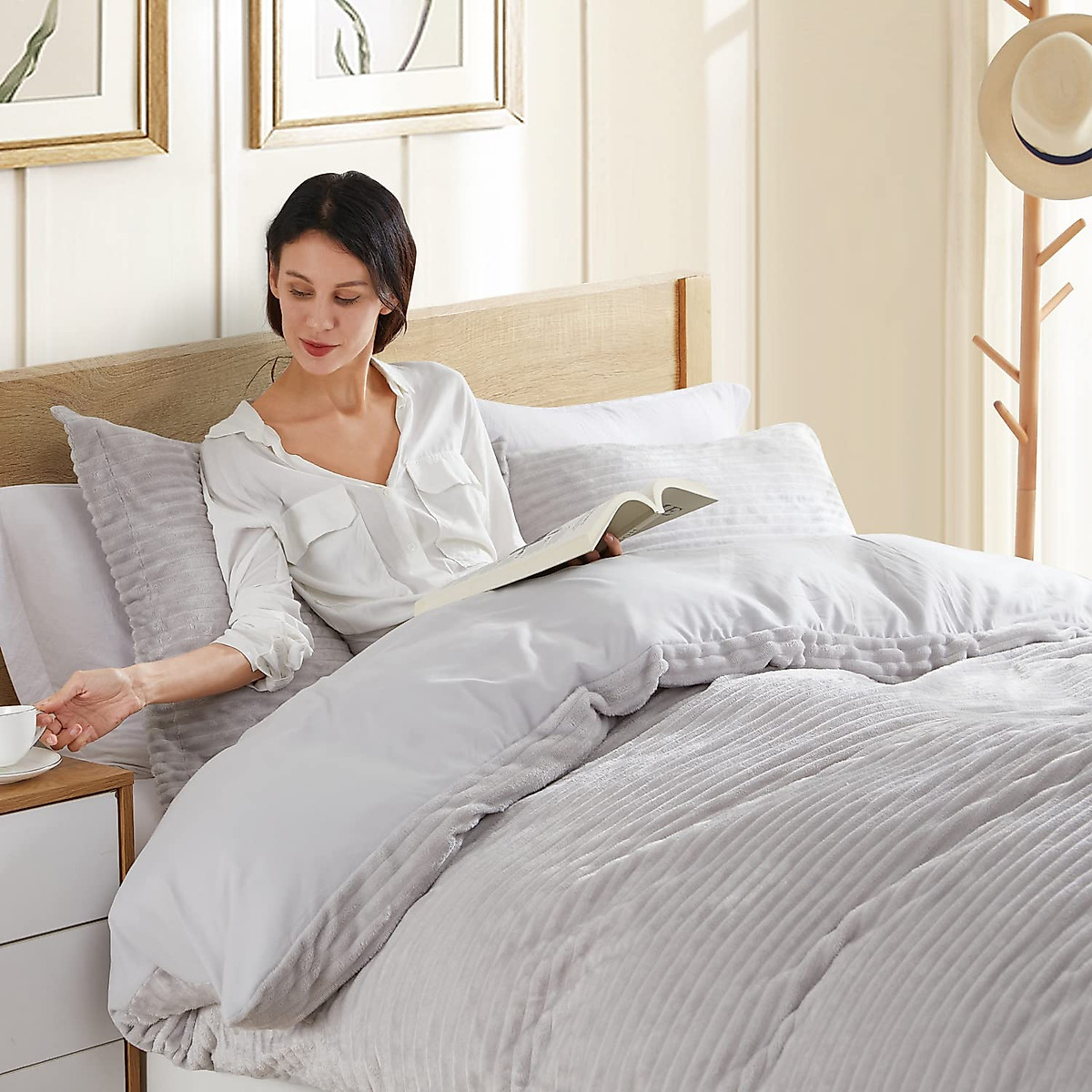 Nestl Premium Flannel Duvet Cover Set - 2 PC Reversible Twin Comforter Cover Set with Microfiber Back - 1 Velvet Duvet Cover Twin with Zipper Closure & 1 Pillow Sham 68 x 90 inches – Silver Gray