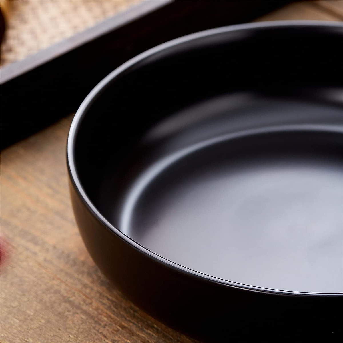 Swuut 10" Large Serving Bowl, 2.8 Quart Big Salad Bowl, Porcelain White Pasta Bowl, Sturdy Mixing Bowls, Matte Soup Bowl for Family Kitchen,Microwave & Dishwasher Safe (Black)