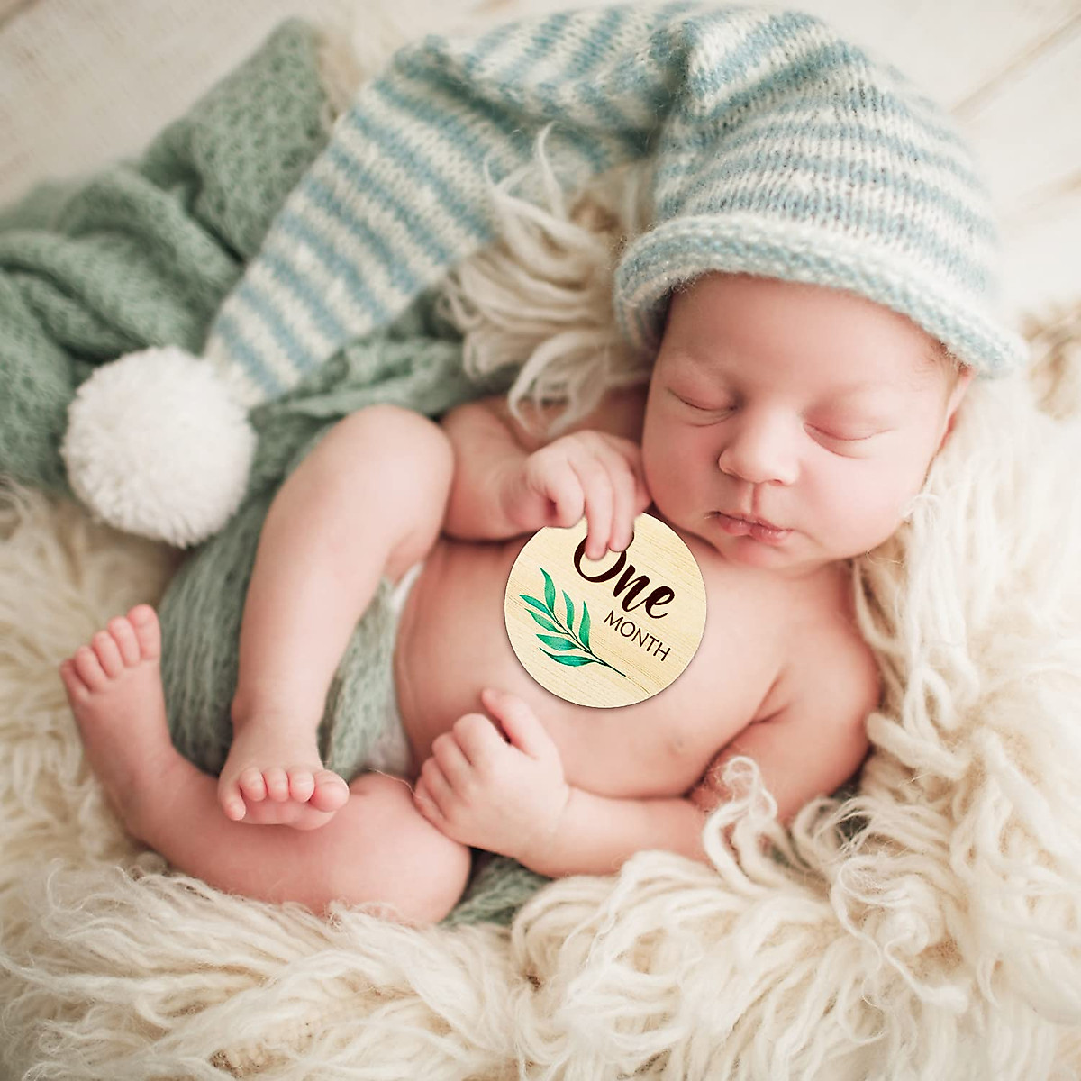 R HORSE Wooden Baby Monthly Milestone Cards with Announcement Sign, 7Pcs Double-Sided Hello World Baby Birth Announcement Milestone Discs, Newborn Month Milestone First Year Photo Props for Boys Girls