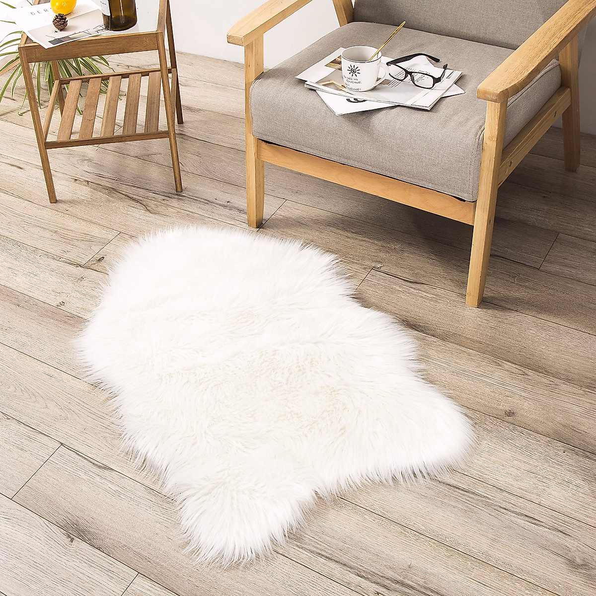 Teppich Wölkchen Faux Fur Rug | Sheep Skin Throw Rug | Washable Fluffy Area Rug, Fuzzy Shag Rug for The Living Room, Bedroom, Nursery Decor I White - 2x3ft Sheepskin