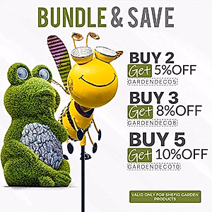 Garden Statue of Frog with Solar Light Eyes - Outdoor Spring Decoration - Garden Frog Figurine for Patio, Balcony, Yard, Lawn Ornament - Unique Housewarming Gift