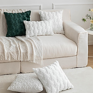 SHITURRE Christmas Snowflake Decorative Throw Pillow Covers Set of 2 Packs, Soft Fluffy Pillowcases for Home Décor, Boho Pillow Covers for Couch Bedroom(White-Snowflake, 18"x18")