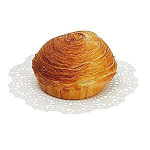 150-Pack Round Paper Placemats for Tableware Decoration, Party, Wedding, White Lace Paper Doilies, Bulk Disposable Charger Plates for Cakes, and Desserts (6.5, 8.5, and 10.5 Inch)