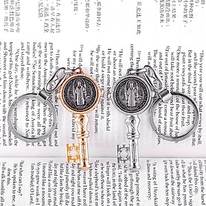 OEMOO 2Pcs Saint Benedict Medal Keychain, Silver/Gold Toned Saint Benedict Jubilee Medal Key Shaped Pendant Key Chain, Fine Detail Great Gift for Family Friend