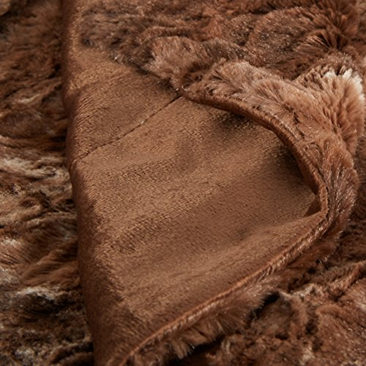 Amazon Brand – Pinzon Faux Fur Throw Blanket 63" x 87", Alpine Brown