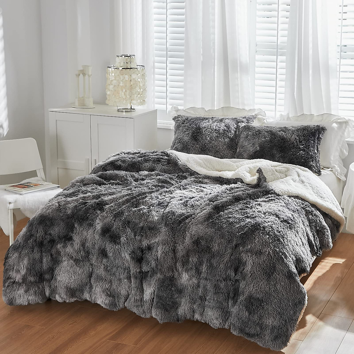 Shaggy Comforter Set Twin Size 2 Pieces Winter Faux Fur Comforter Set with 1 Pillowcases Ultra Soft and Easy Care Luxury Plush Warm Super Fleece Sherpa Bedding Set White with White with Black