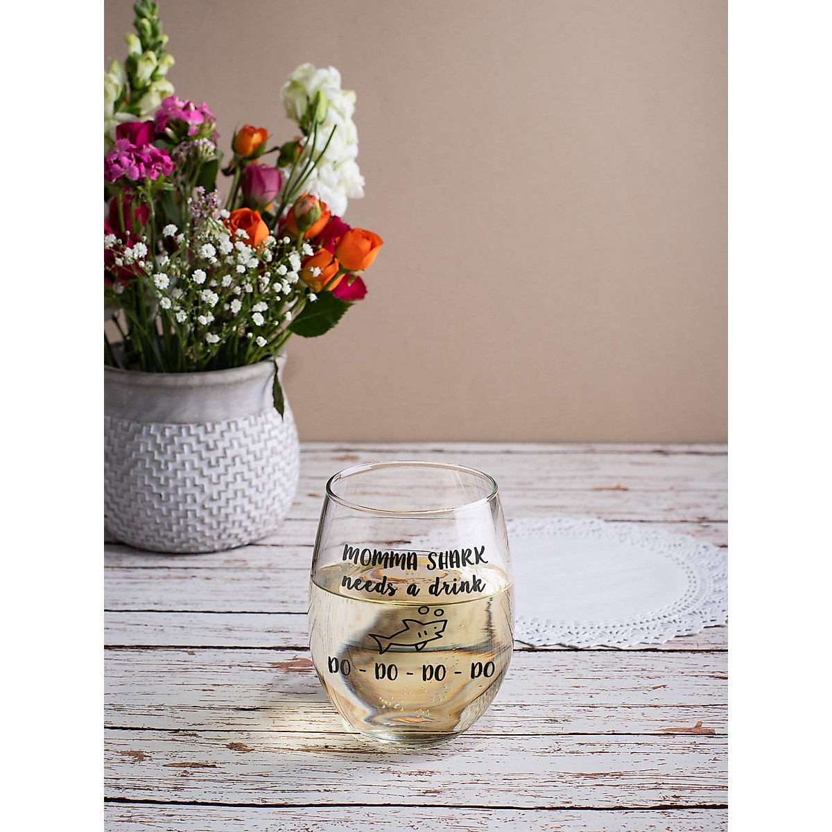 Momma Shark Needs a Drink - Do Do Do Do Funny Novelty Stemless Wine Glass with Sayings for Moms, Birthday & Any Occasion, Mom Gifts
