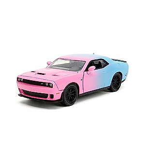 Pink Slips 1:24 2015 Dodge Challenger SRT Hellcat Die-Cast Car, Toys for Kids and Adults(Light Blue/Pink)