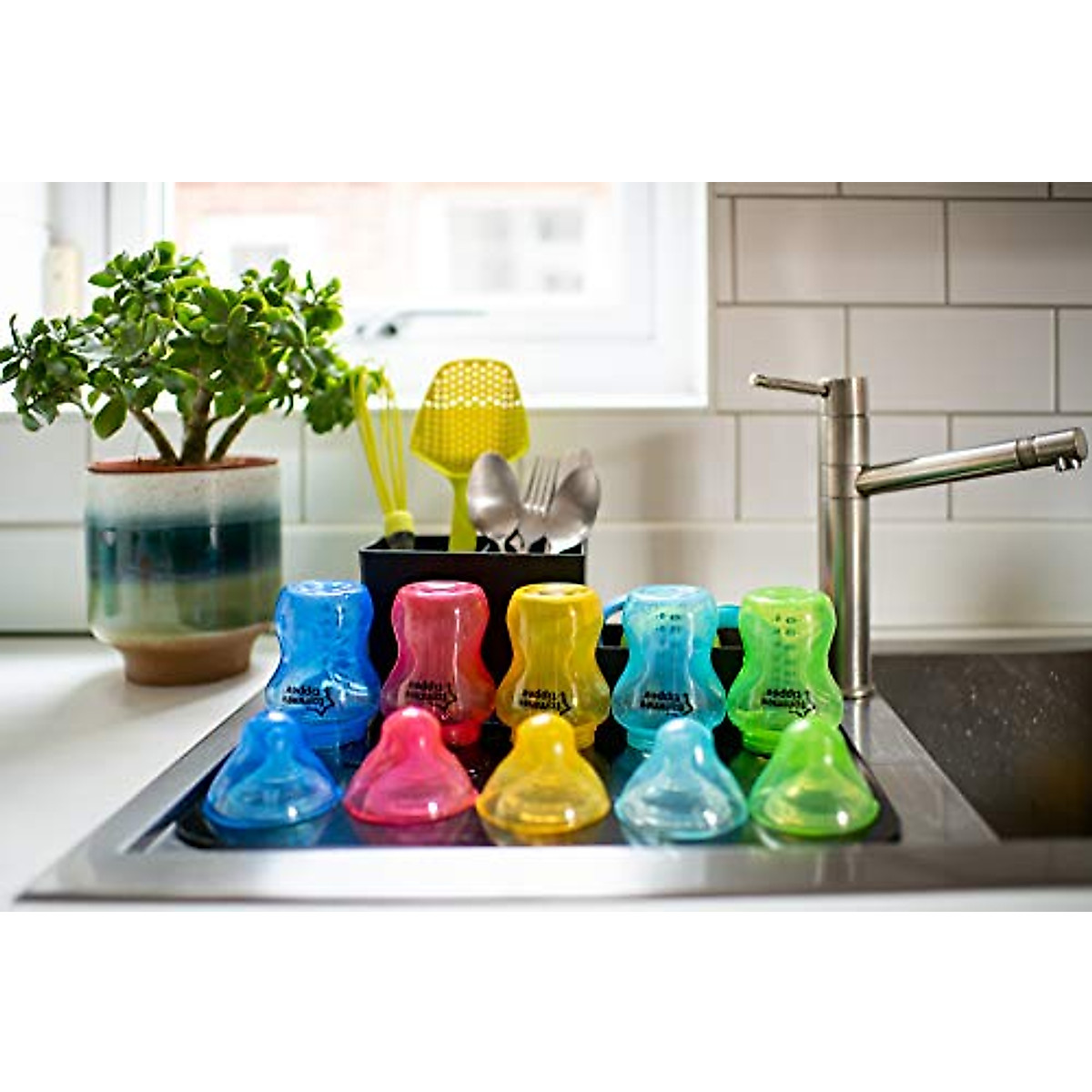 Tommee Tippee Closer To Nature Baby Bottles, Fiesta Collection Slow Flow Breast-Like Nipple With Anti-Colic Valve (9oz, 6 Count)