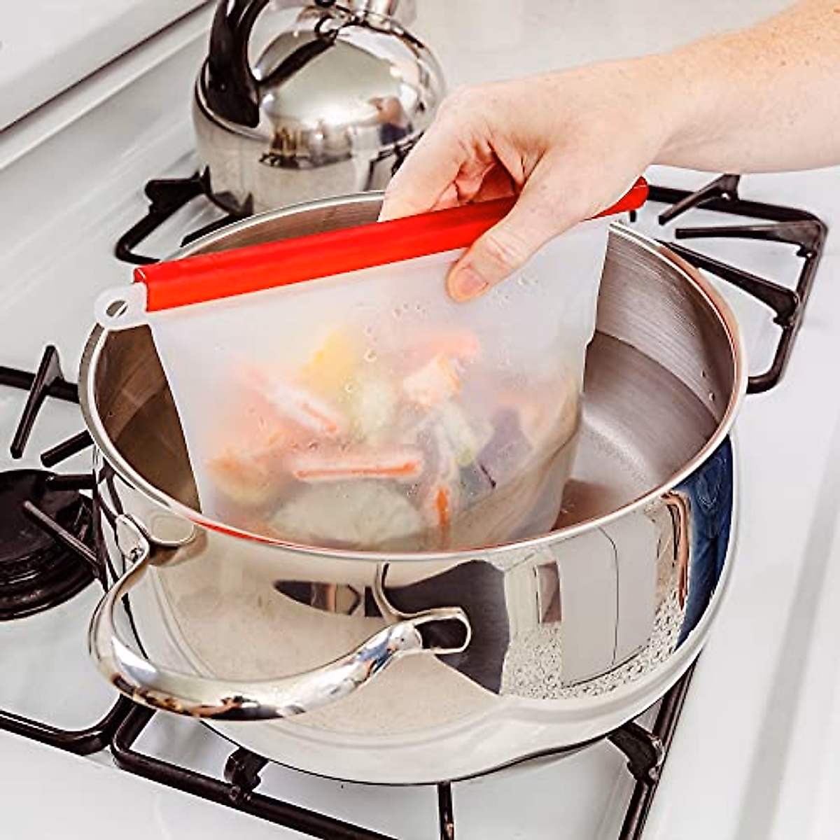 WeeSprout 100% Silicone Reusable Food Storage Bags - Set of 6 Leakproof & Airtight Bags (Two 6 Cup, Two 4 Cup, and Two 2 Cup Bags), Freezer, Microwave, & Dishwasher Friendly, for Lunches and Snacks