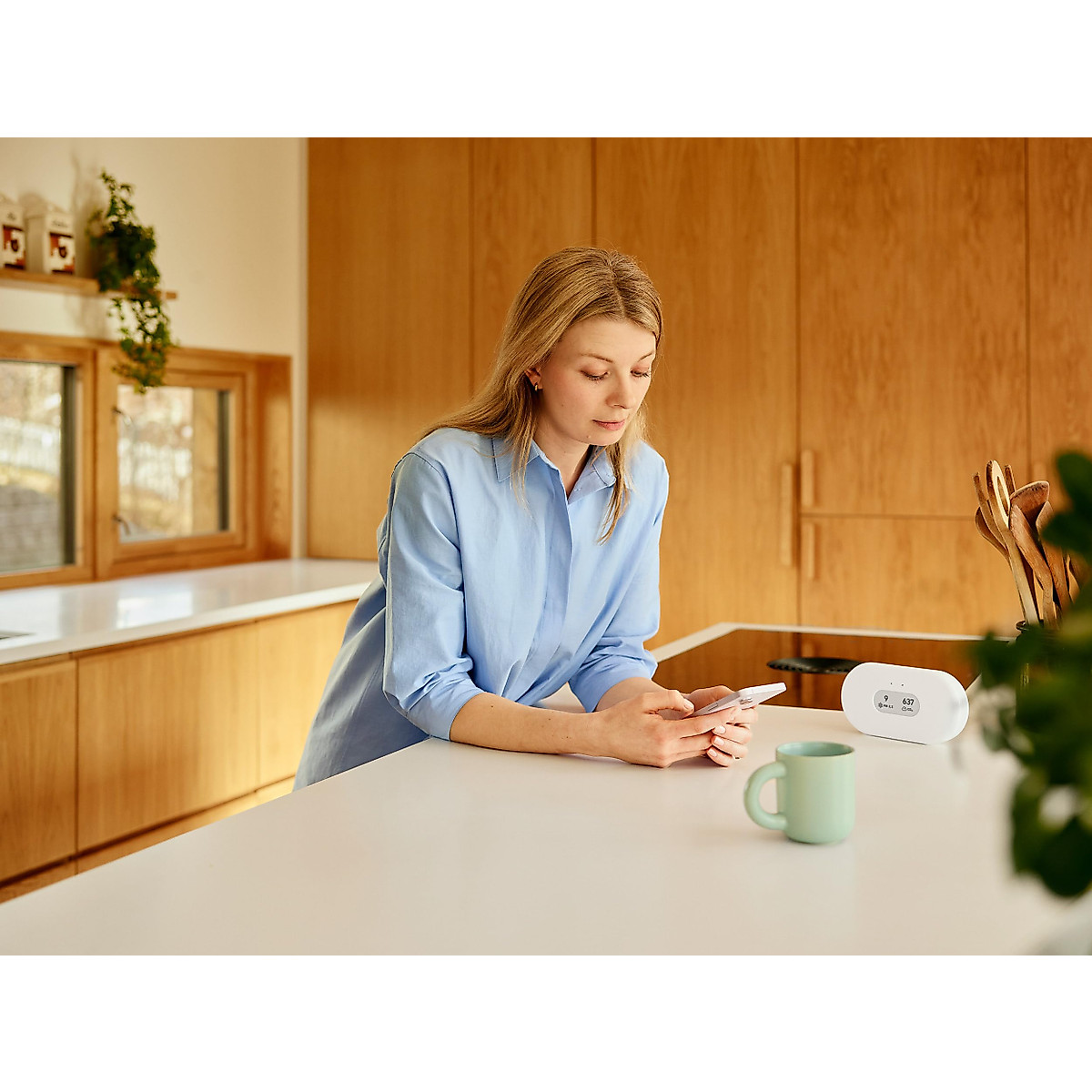 Airthings 2960 View Plus - Radon & Air Quality Monitor (PM, CO2, VOC, Humidity, Temp, Pressure)