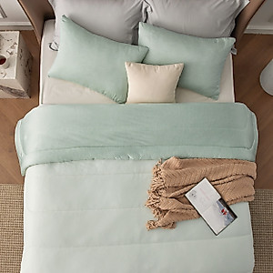 Bedsure King Comforter Set Kids - Cooling and Warm Bed Set, Sage Green Reversible All Season Cooling Comforter, 3 Pieces, 1 King Size Comforter (102"x90") and 2 Pillow Cases (20"x36")