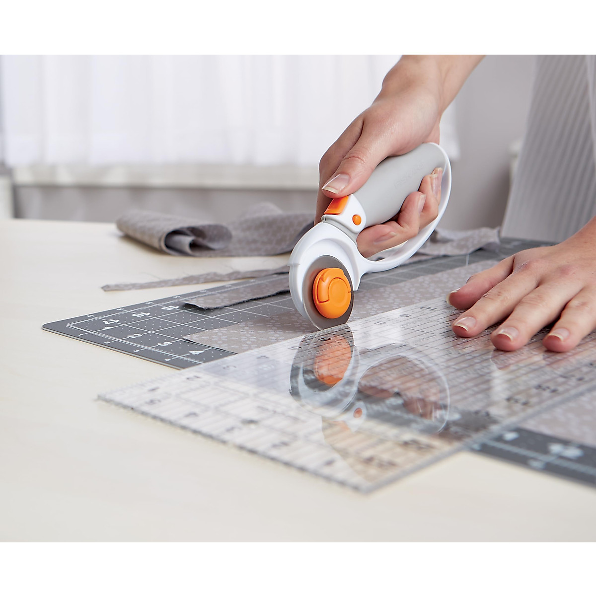 Fiskars 195240-1001 Titanium Easy Blade Change Rotary Cutter, 45 mm