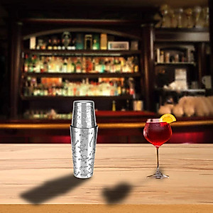 Stainless Steel Boston Shaker Tin with Etched Pattern - 2 Piece Weighted Cocktail Shaker 18oz & 28oz,Martini Drink Shaker Kit for Bartender Professional Bar Tools (Skull Pattern)