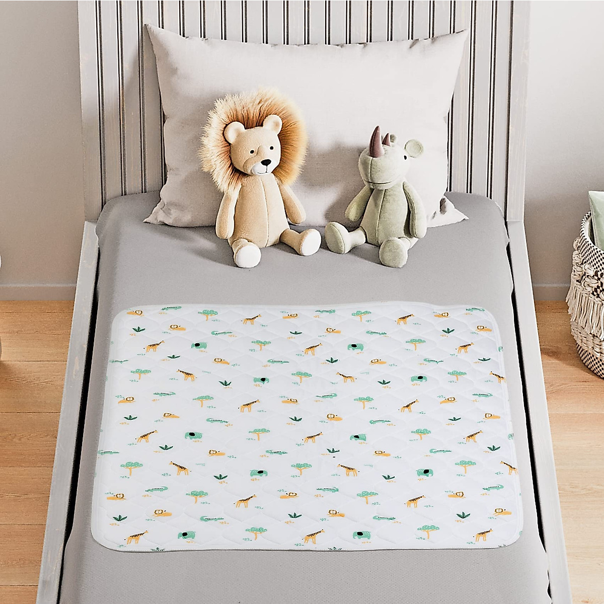 Lynmark Safari Waterproof Bed Pad - Portable, Reusable, Absorbs Up to 1000ml, Suitable for Children Over 2 Years Old
