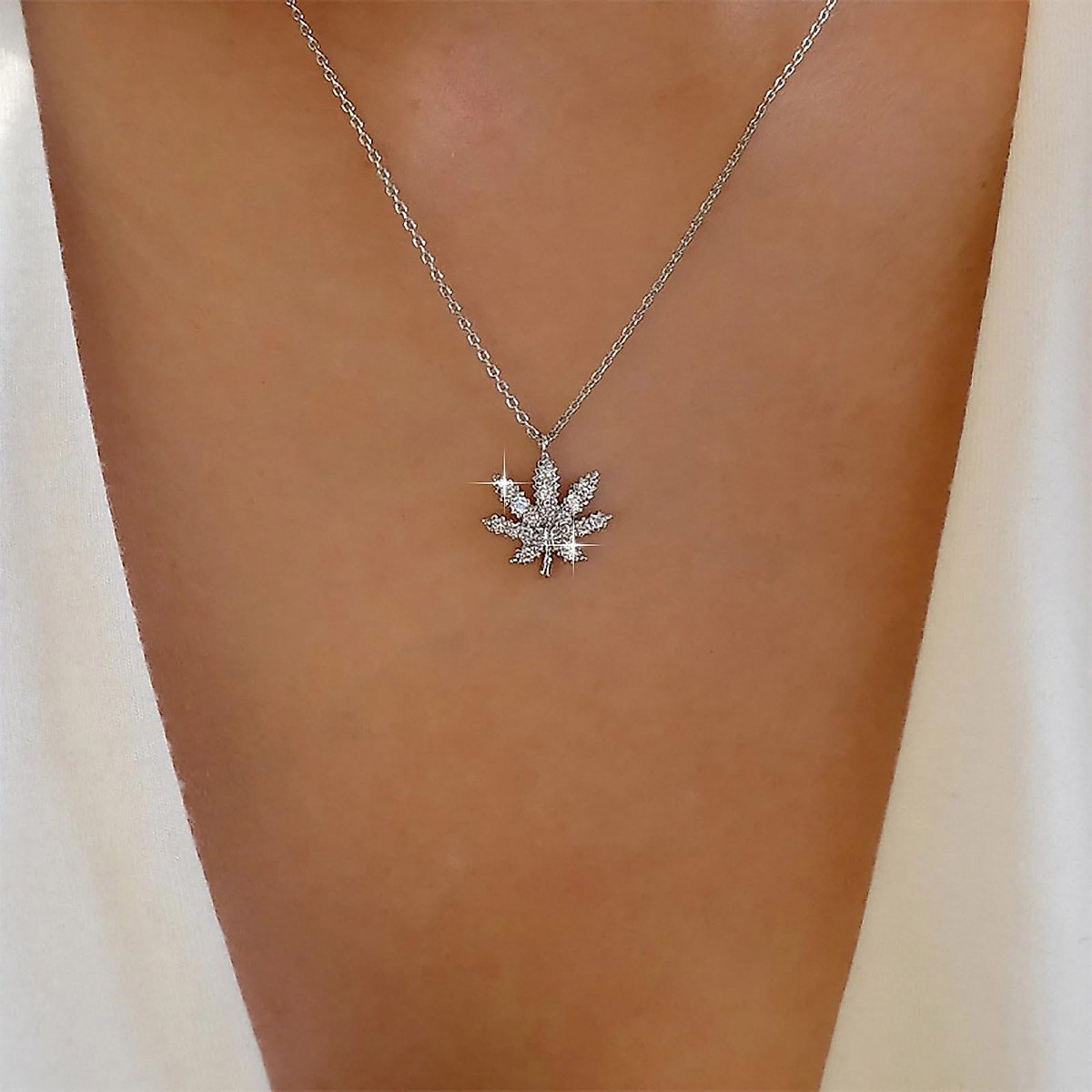 Andelaisi Boho Rhinestone Leaf Choker Necklace Silver Crystal Maple Leaf Necklace Choker Vintage Marijuana Leaf Necklace Chain Sparkly Cz Leaf Pendant Necklace Jewelry for Women
