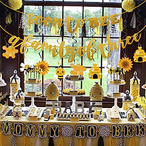 3pcs Welcome Baby Party Banner Set Soon to Bee A Family of Three Banner Mommy to Bee Sash Daddy to Bee Badge Bee Baby Shower Decoration Bee Themed Party Supplies