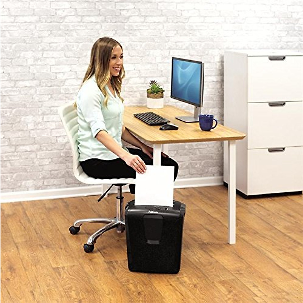 Fellowes 4605801 Powershred 49C 8-Sheet Cross-Cut Paper and Credit Card Shredder, Black