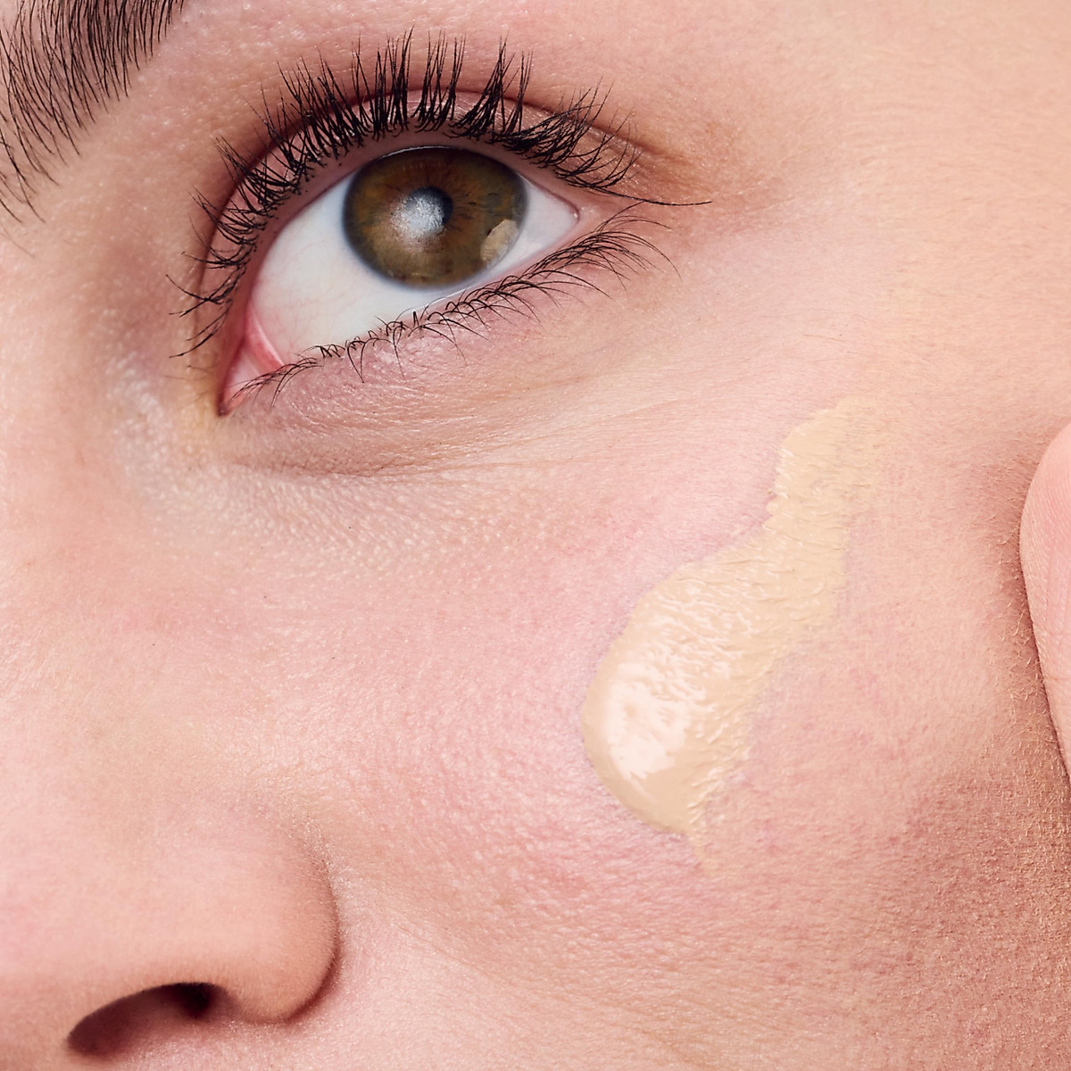 Clinique Redness Solutions Liquid Foundation Makeup Broad Spectrum SPF 15 With Probiotic Technology | Covers Redness + Appropriate For Skin With Rosacea, Calming Alabaster, 1 Fl Oz