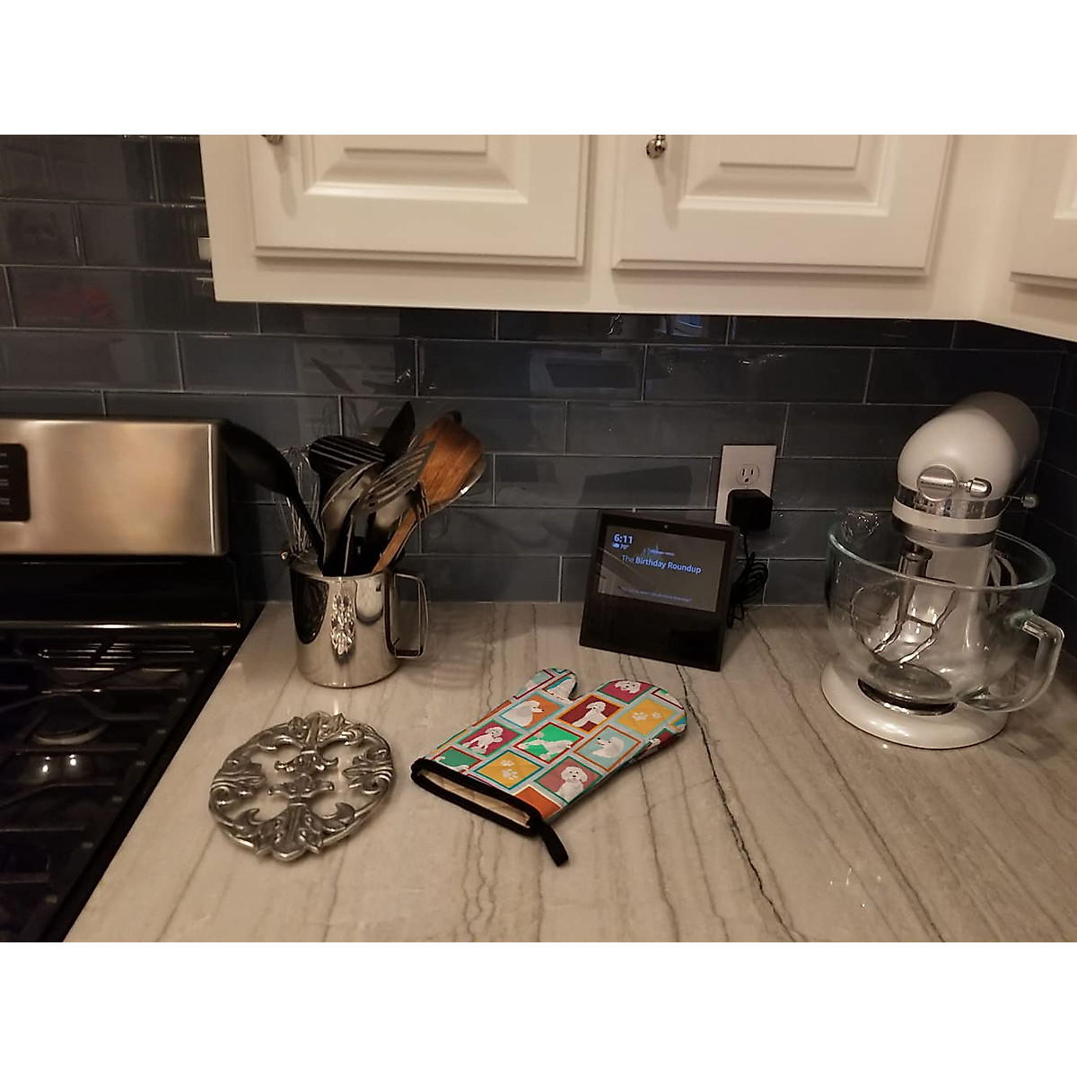 Caroline's Treasures MLM1146OVMT Lots of White Standard Poodle Oven Mitt Heat Resistant Thick Oven Mitt for Hot Pans and Oven, Kitchen Mitt Protect Hands, Cooking Baking Glove