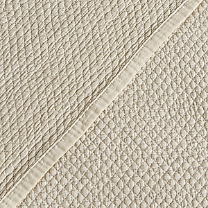 Great Bay Home King Size Tan Quilt Set. Stonewashed, Ultra-Soft, Lightweight Box Stitch Bedding Sets for Boys & Girls. College Dorm Essentials, 3 Piece Set, 1 Quilt 2 Pillow Shams (King, Sand)