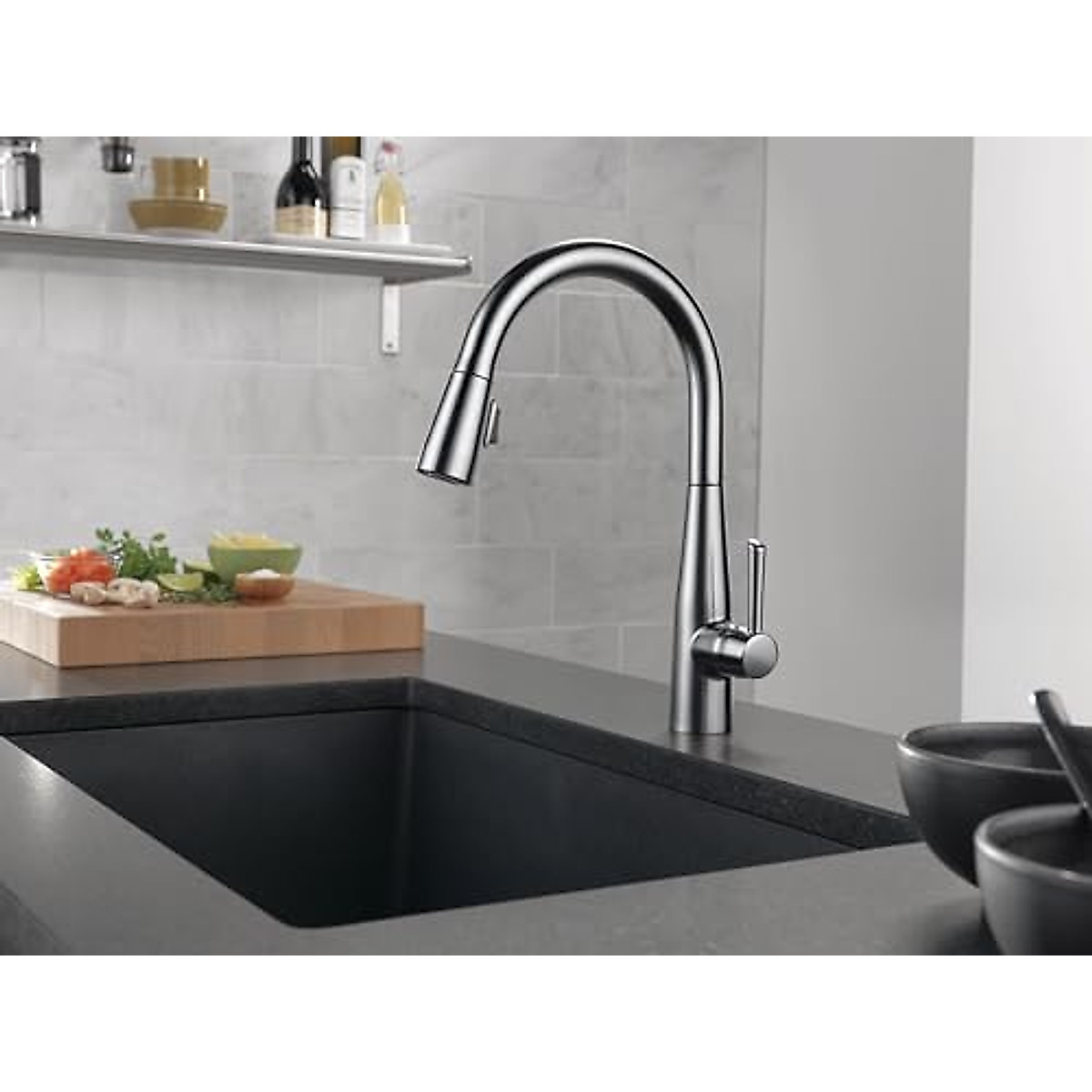 Delta Faucet Essa Brushed Nickel Kitchen Faucet with Pull Down Sprayer, Sink Faucet, Faucet for Kitchen Sink with Magnetic Docking Spray Head, Arctic Stainless 9113-AR-DST