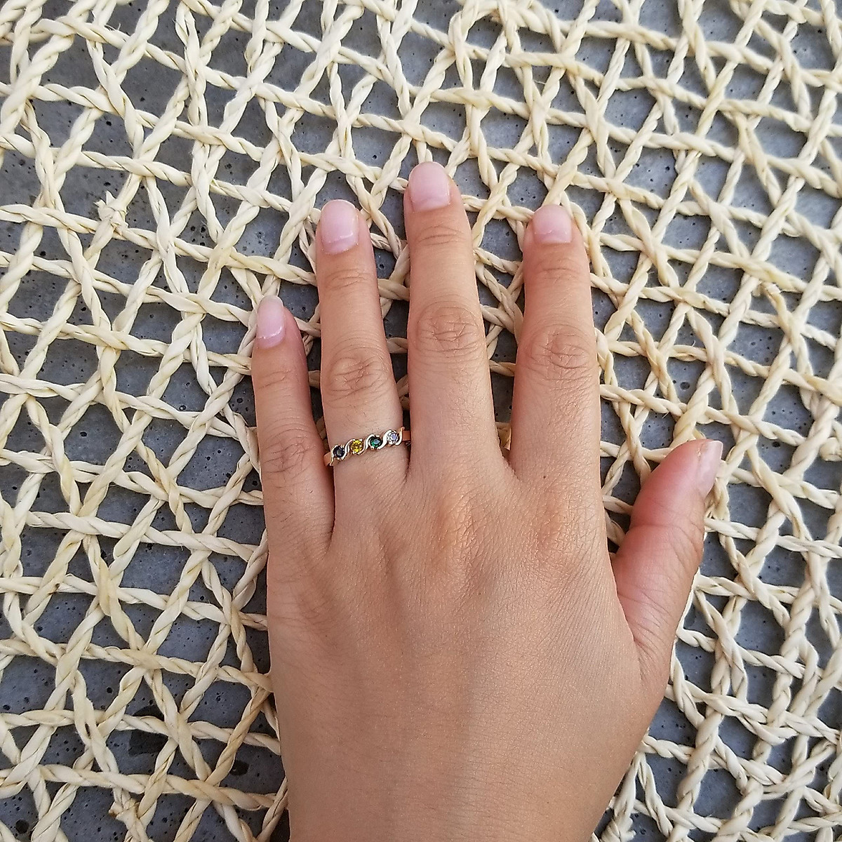 GNGJewel Family Mothers Ring 2 to 5 Birthstones 10k White,Yellow or Rose Gold FREE ENGRAVING