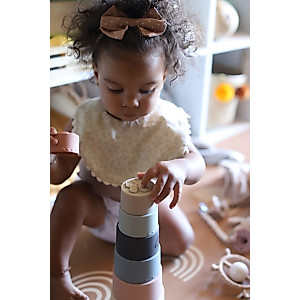 Ali+Oli Silicone Stacking Cups (7-pc), Educational Toys for Baby & Toddler, Baby Bath Toys, Baby Toys for Sensory and Development, Counting Silicone Toys, BPA-free Developmental Toys for Babies