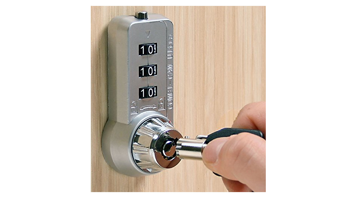 Combi-Cam Ultra 7440S: Secure Chrome Combination Lock