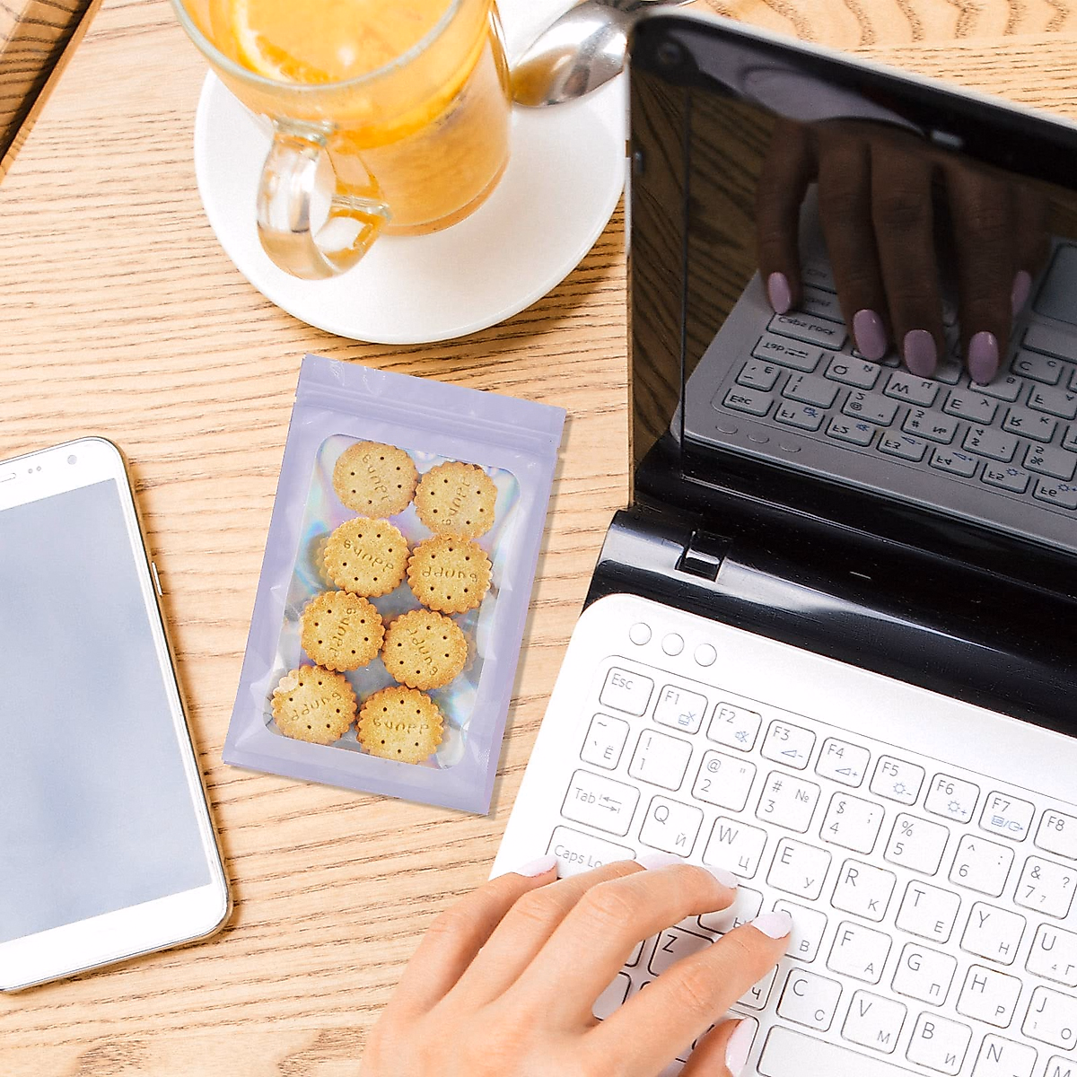 YOTOZU 100-Pack Holographic Resealable Bag Food Storage Aluminium Foil Mylar Smell Bag Plastic Flat Packaging Pouch for Party Favor Food Candy Jewelry Lip Gloss Optional Multi Color(Purple,4.7x7.8)