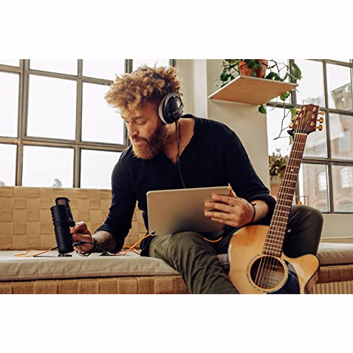 beyerdynamic DT 770 PRO 80 Ohm Over-Ear Studio Headphones in Gray. Enclosed design, wired for professional recording and monitoring