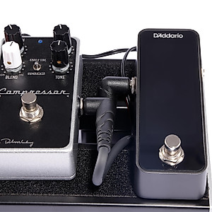 D’Addario Accessories Classic Series Guitar Patch Cables - Guitar Pedal Cable with ¼ Inch Ends - Durable & Reliable - Instrument Cable for Pedalboards - Right Angle - 3 feet