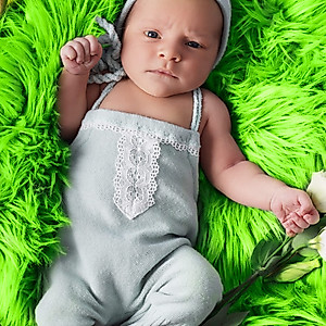 4 Pcs Christmas Faux Fur 10 x 20 Inch Faux Fur Fabric Squares Shaggy Fluffy Fabric Patches Ultra Soft Plush Craft and Hobby Fabric Craft Supply, Halloween Costume, Decoration (Green)