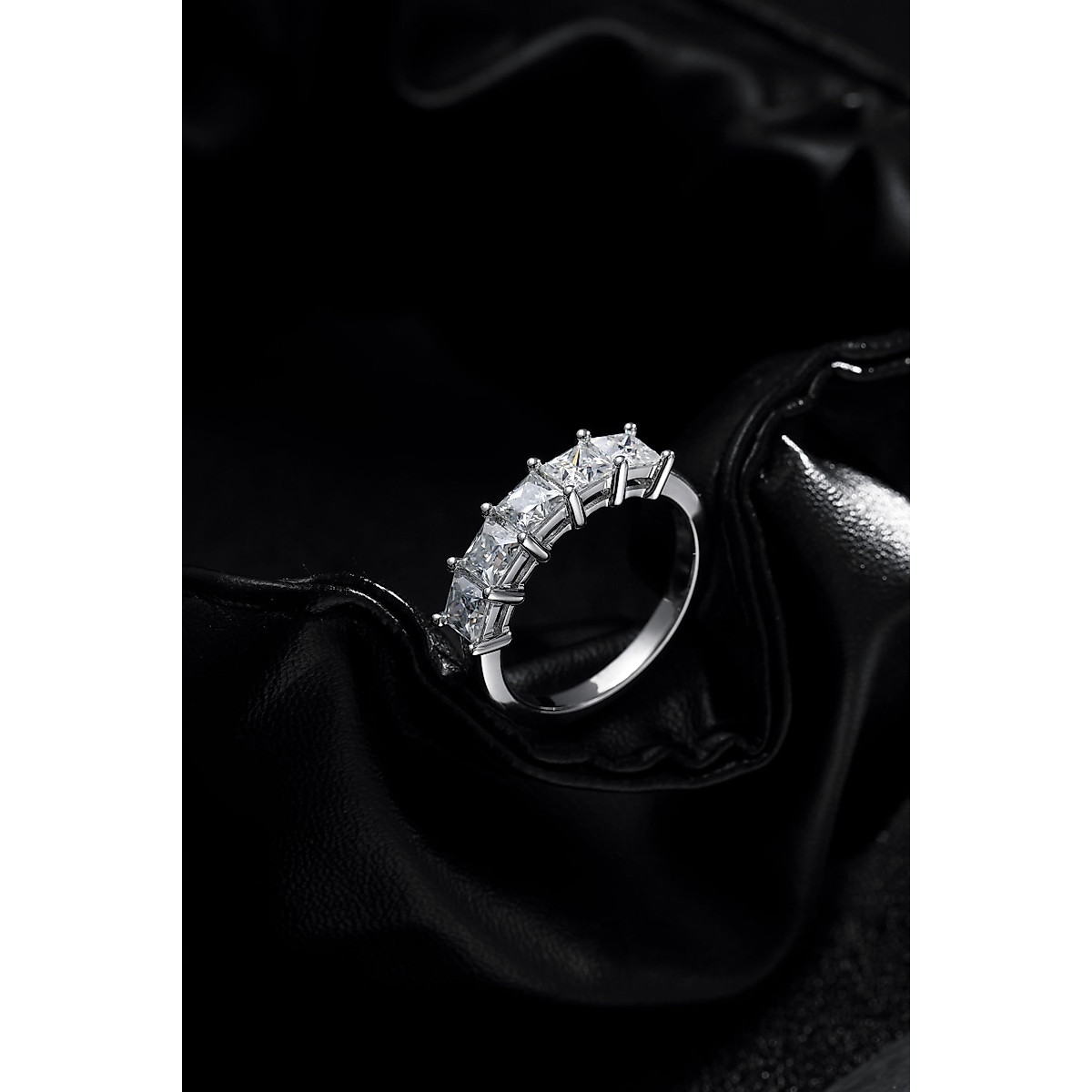 Half Eternity Moissanite Ring, Wedding Rings for Women, 2.0 Carat 5 Stone Moissanite Ring 925 Sterling Silver with 18K White Gold Plated D Color VVS1 Princess Cut Lab Created Diamond Half Eternity Engagement Wedding Band for Women Size 5