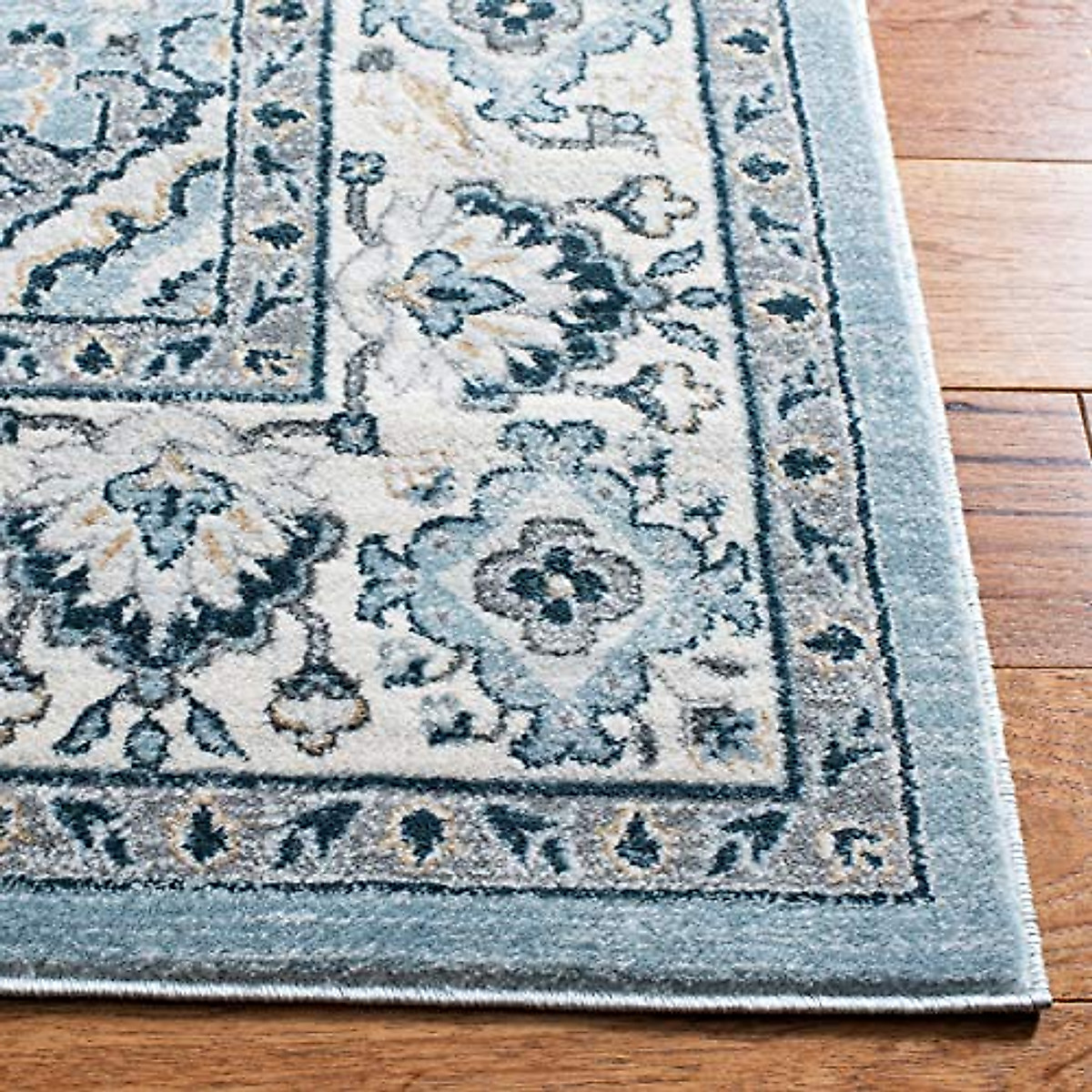 SAFAVIEH Isabella Collection 4' x 6' Light Blue/Cream ISA921M Oriental Non-Shedding Living Room Bedroom Accent Rug