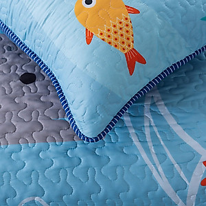Soul & Lane Ocean Explorer Quilt Set - Twin Size with 1 Sham, Kids Ocean Themed Quilted Bedspread with Whales and Sea Life, Lightweight Nautical Bedding for Toddlers and Kids