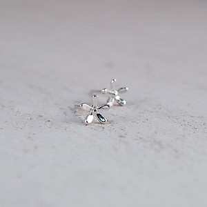 Boma Jewelry Sterling Silver Daisy Flower Stud Earrings