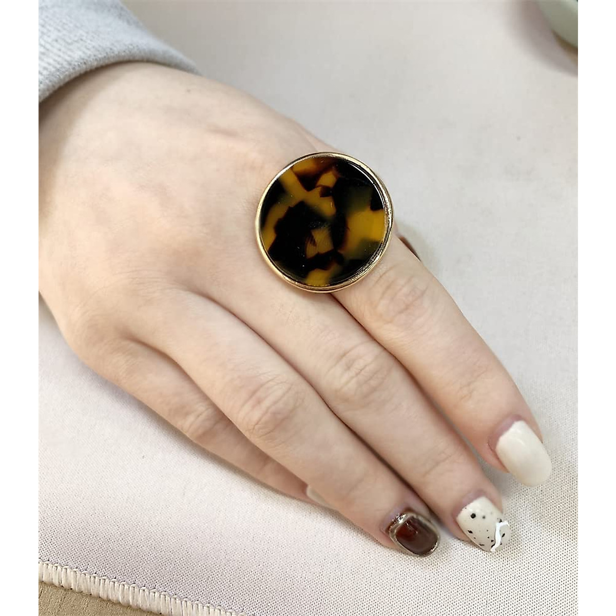Dtja Round Tortoise Shell Statement Ring for Women Fashion Adjustable Acrylic Leopard Textured Big Band Finger Rings Comfort Fit Gold Plated Retro Birthday Holiday Y2K Party Jewelry