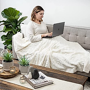 Kurrajong Farmhouse Luxurious Cream Throw Blanket for Couch | Soft Throw | Ivory Cream Bed Throw | Cream Faux Fur Blanket Throw | 55" x 70"