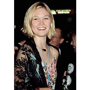 Posterazzi Poster Print Collection EVCPSDJUSTCJ013 Julia Stiles at Premiere of Secretary Ny 9182002 by Cj Contino Celebrity (8 x 10)
