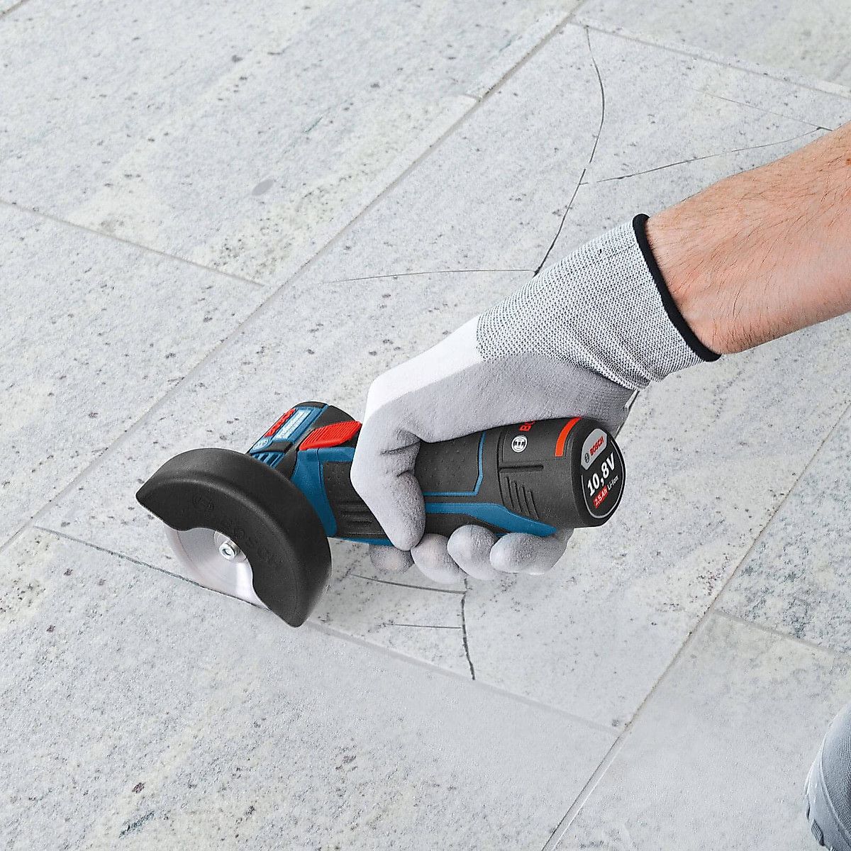 Bosch Professional 12V System GWS 12V-76 cordless angle grinder (three cutting discs, disc diameter: 76 mm, excluding batteries and charger, in carton)