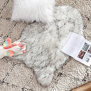 MIULEE Fluffy Rug Soft Shaggy Faux Fur Area Rug Luxury Plush Sheepskin Carpet for Bedroom Living Room Sofa Chair 2 x 3 Feet, Gradient Grey