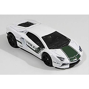 Hot Wheels Lamborghini Aventador Vehicle 1:64 Scale Car, Gift for Collectors & Kids Ages 3 Years Old & Up