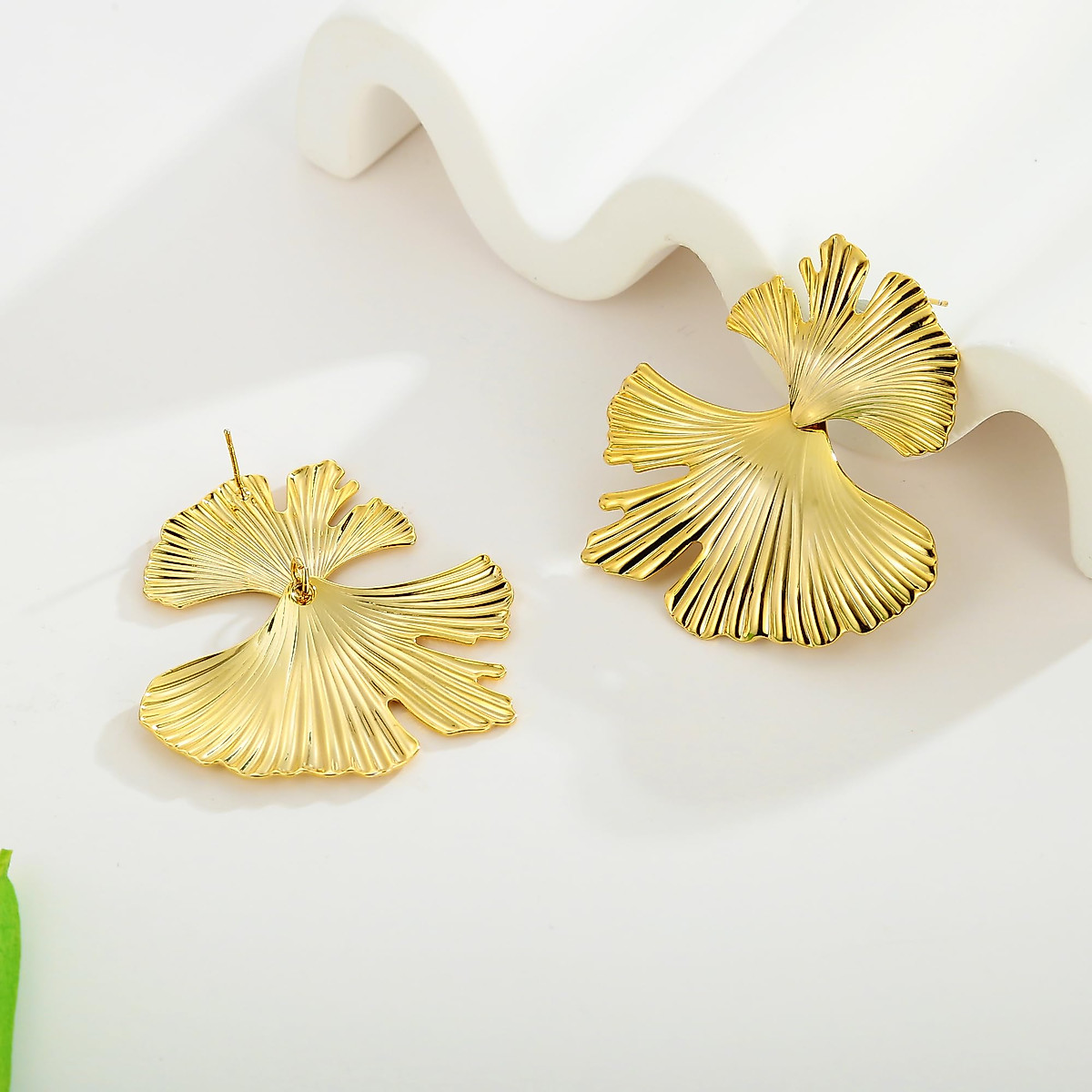 WOWORAMA Gold Ginkgo Leaf Earrings for Women Bohemian Large Geometric Statement Earrings Boho Big Plant Leaf Drop Earring
